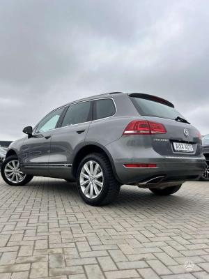 Grey Volkswagen Touareg 2012 in Kaunas, with an engine capacity of 2.97 L and mileage of 353 thousand km for 9700 €, photo 13 on AUTOMOTO.COM.LV