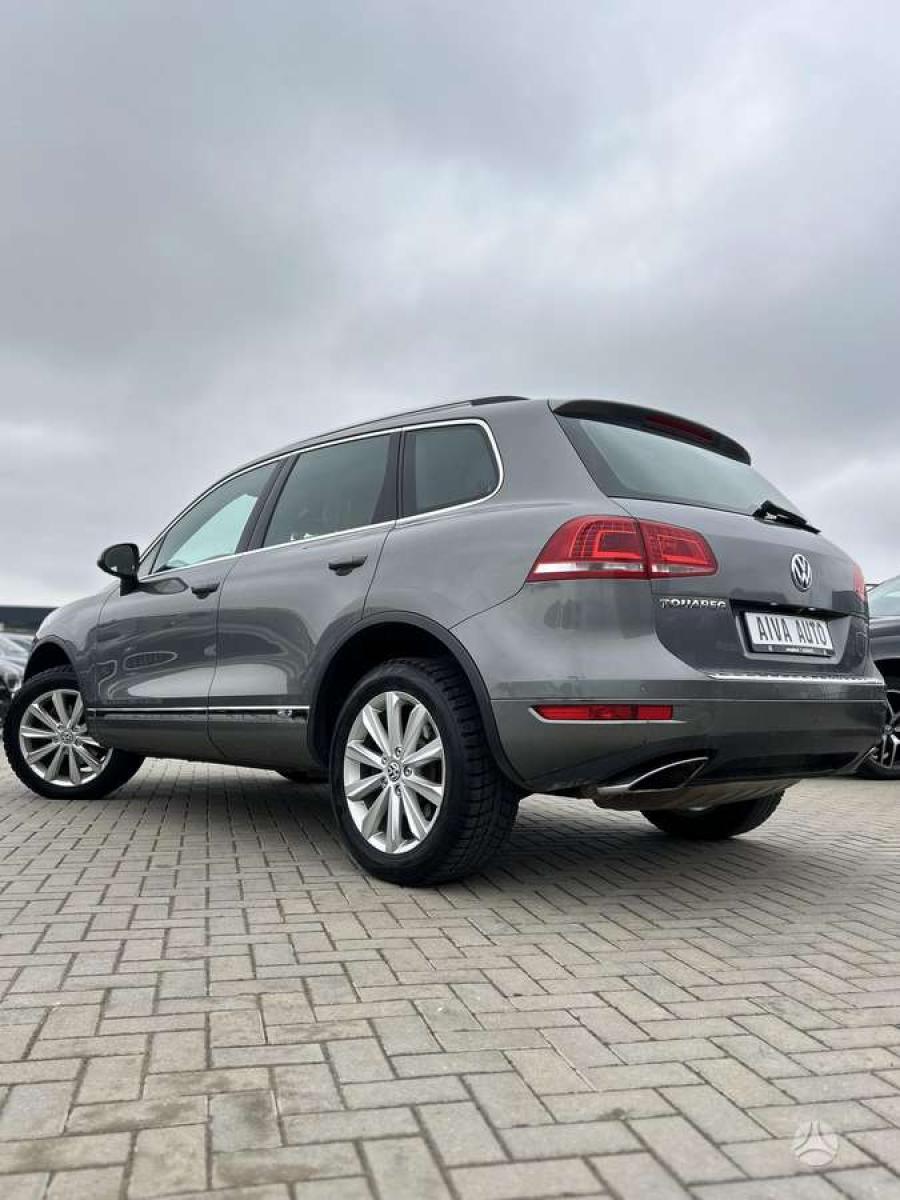 Grey Volkswagen Touareg 2012 in Kaunas, with an engine capacity of 2.97 L and mileage of 353 thousand km for 9700 €, photo 13 on AUTOMOTO.COM.LV