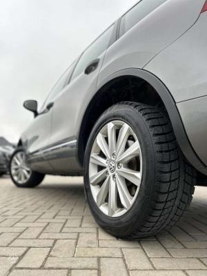 Grey Volkswagen Touareg 2012 in Kaunas, with an engine capacity of 2.97 L and mileage of 353 thousand km for 9700 €, photo 14 on AUTOMOTO.COM.LV