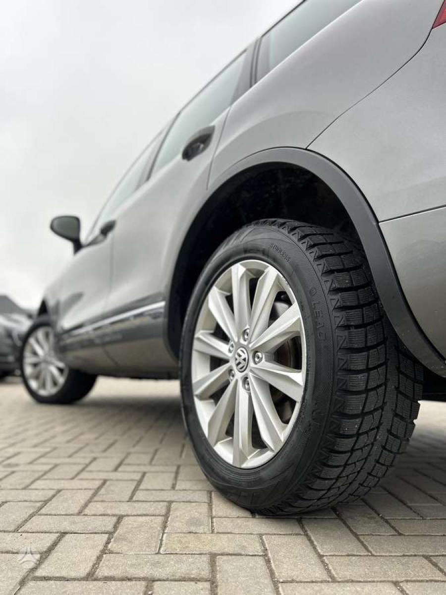 Grey Volkswagen Touareg 2012 in Kaunas, with an engine capacity of 2.97 L and mileage of 353 thousand km for 9700 €, photo 14 on AUTOMOTO.COM.LV