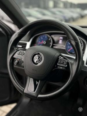 Grey Volkswagen Touareg 2012 in Kaunas, with an engine capacity of 2.97 L and mileage of 353 thousand km for 9700 €, photo 19 on AUTOMOTO.COM.LV