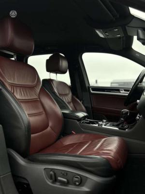 Grey Volkswagen Touareg 2012 in Kaunas, with an engine capacity of 2.97 L and mileage of 353 thousand km for 9700 €, photo 26 on AUTOMOTO.COM.LV