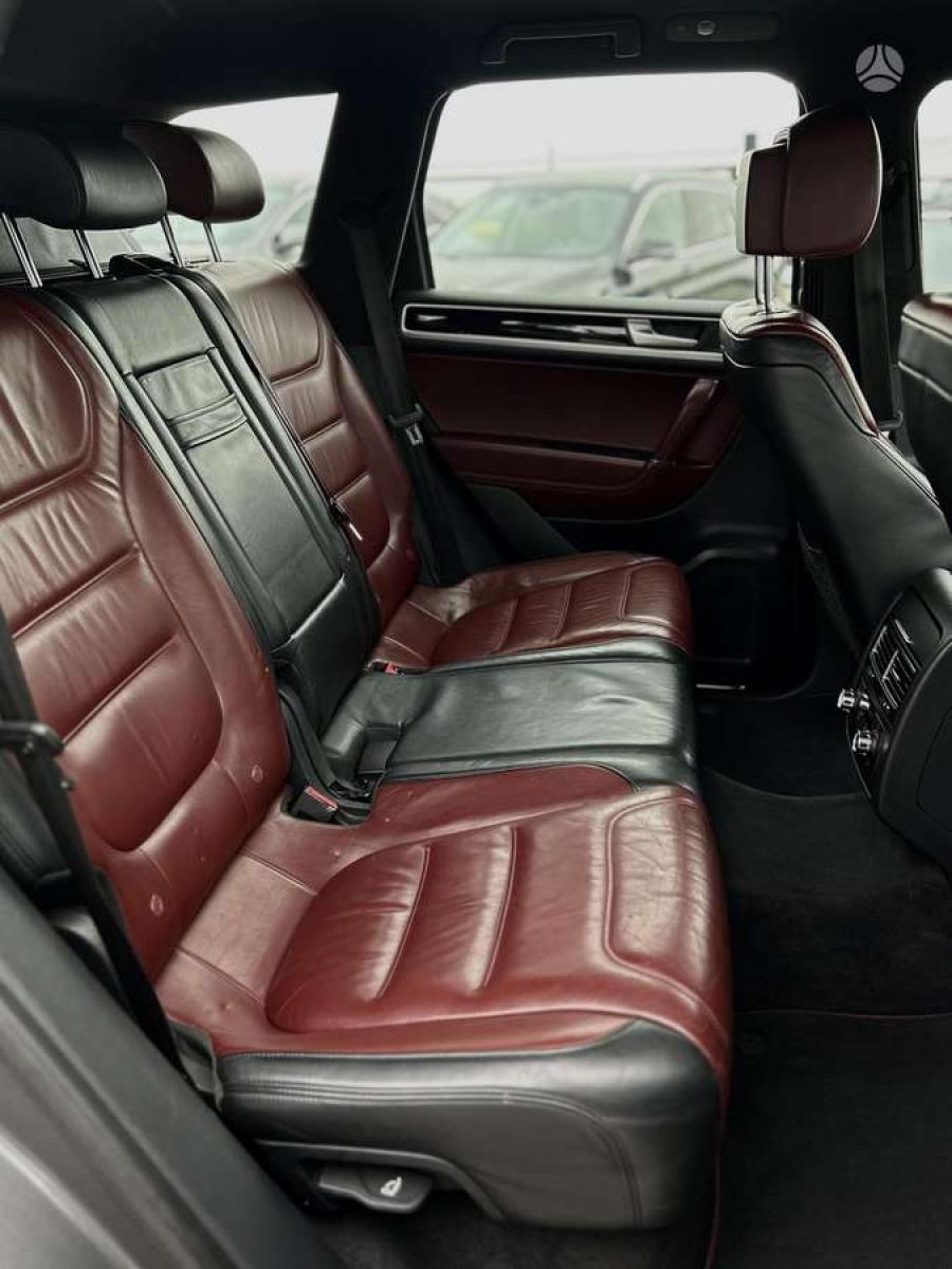 Grey Volkswagen Touareg 2012 in Kaunas, with an engine capacity of 2.97 L and mileage of 353 thousand km for 9700 €, photo 30 on AUTOMOTO.COM.LV
