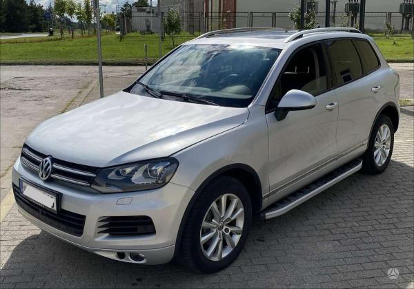 Pelēks Volkswagen Touareg 2012 Viļņa, ar dzinēja tilpumu 2.97 L un nobraukumu 410 tūkst. km par 5999 €, foto 1 vietnē AUTOMOTO.COM.LV