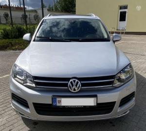 Grey Volkswagen Touareg 2012 in Vilnius, with an engine capacity of 2.97 L and mileage of 410 thousand km for 5999 €, photo 3 on AUTOMOTO.COM.LV
