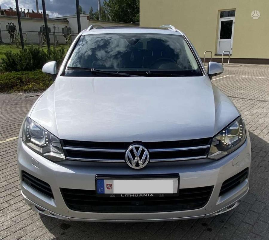 Grey Volkswagen Touareg 2012 in Vilnius, with an engine capacity of 2.97 L and mileage of 410 thousand km for 5999 €, photo 3 on AUTOMOTO.COM.LV