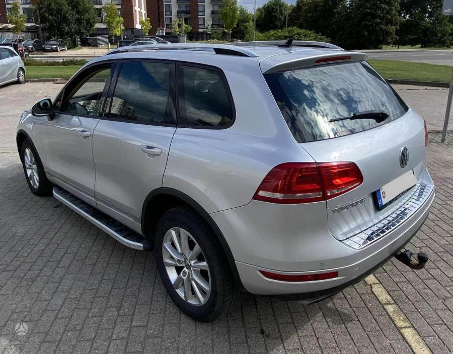 Grey Volkswagen Touareg 2012 in Vilnius, with an engine capacity of 2.97 L and mileage of 410 thousand km for 5999 €, photo 5 on AUTOMOTO.COM.LV