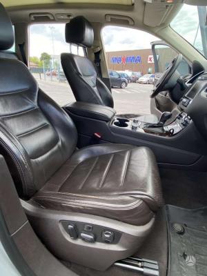 Grey Volkswagen Touareg 2012 in Vilnius, with an engine capacity of 2.97 L and mileage of 410 thousand km for 5999 €, photo 8 on AUTOMOTO.COM.LV