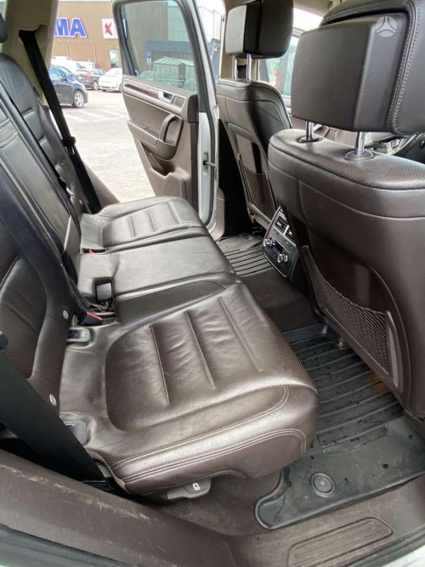 Pelēks Volkswagen Touareg 2012 Viļņa, ar dzinēja tilpumu 2.97 L un nobraukumu 410 tūkst. km par 5999 €, foto 9 vietnē AUTOMOTO.COM.LV