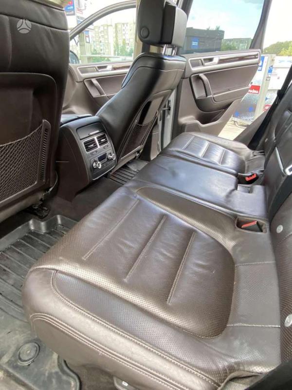 Pelēks Volkswagen Touareg 2012 Viļņa, ar dzinēja tilpumu 2.97 L un nobraukumu 410 tūkst. km par 5999 €, foto 10 vietnē AUTOMOTO.COM.LV