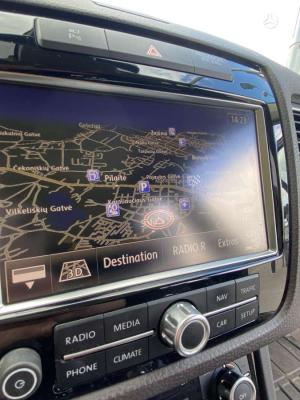 Grey Volkswagen Touareg 2012 in Vilnius, with an engine capacity of 2.97 L and mileage of 410 thousand km for 5999 €, photo 14 on AUTOMOTO.COM.LV
