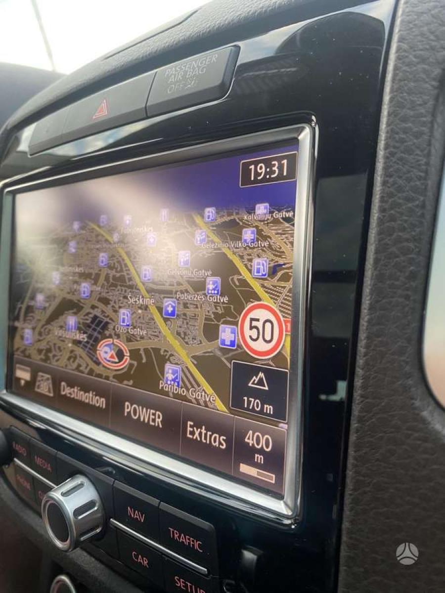 Grey Volkswagen Touareg 2012 in Vilnius, with an engine capacity of 2.97 L and mileage of 410 thousand km for 5999 €, photo 15 on AUTOMOTO.COM.LV