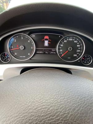 Grey Volkswagen Touareg 2012 in Vilnius, with an engine capacity of 2.97 L and mileage of 410 thousand km for 5999 €, photo 18 on AUTOMOTO.COM.LV