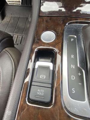 Grey Volkswagen Touareg 2012 in Vilnius, with an engine capacity of 2.97 L and mileage of 410 thousand km for 5999 €, photo 20 on AUTOMOTO.COM.LV