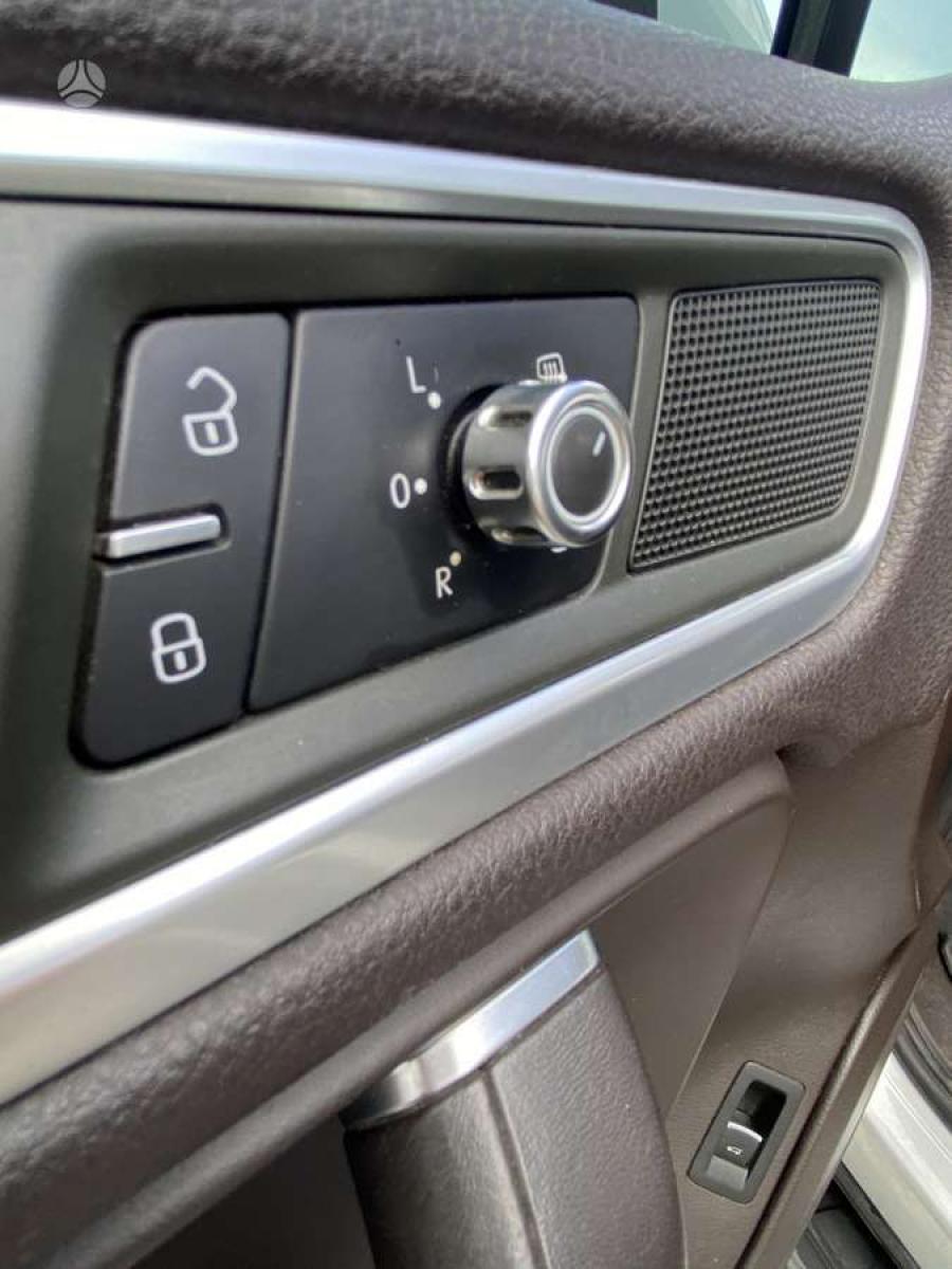 Grey Volkswagen Touareg 2012 in Vilnius, with an engine capacity of 2.97 L and mileage of 410 thousand km for 5999 €, photo 24 on AUTOMOTO.COM.LV