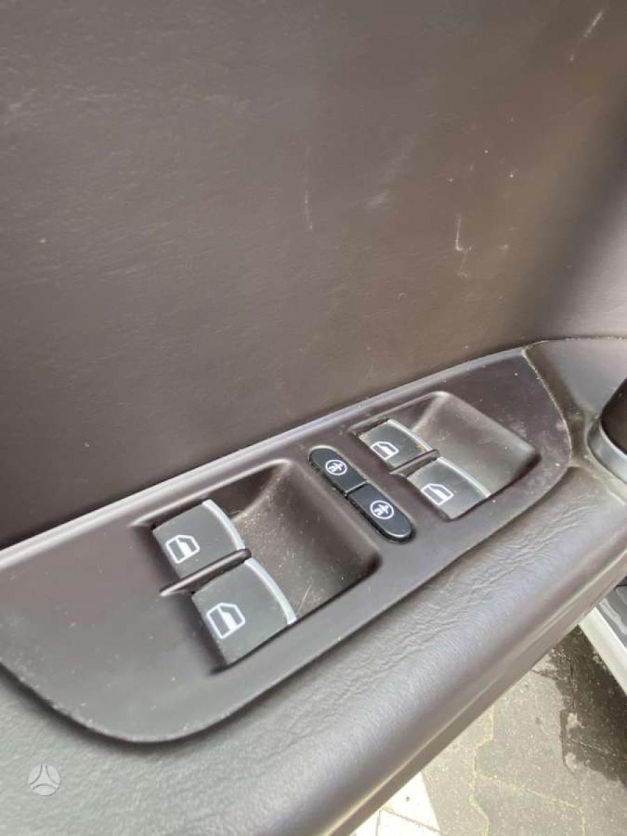 Grey Volkswagen Touareg 2012 in Vilnius, with an engine capacity of 2.97 L and mileage of 410 thousand km for 5999 €, photo 25 on AUTOMOTO.COM.LV