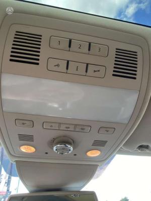 Grey Volkswagen Touareg 2012 in Vilnius, with an engine capacity of 2.97 L and mileage of 410 thousand km for 5999 €, photo 29 on AUTOMOTO.COM.LV