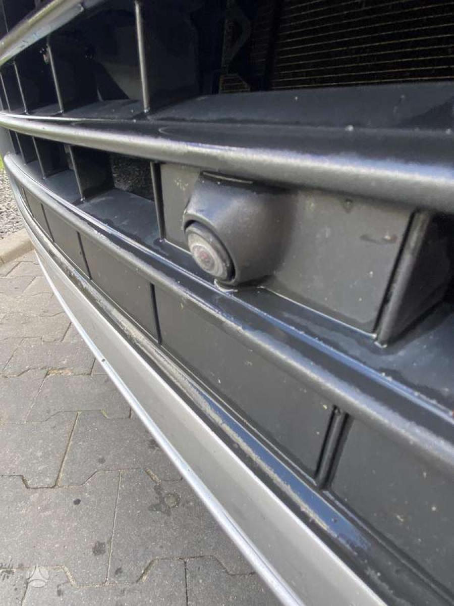 Grey Volkswagen Touareg 2012 in Vilnius, with an engine capacity of 2.97 L and mileage of 410 thousand km for 5999 €, photo 39 on AUTOMOTO.COM.LV