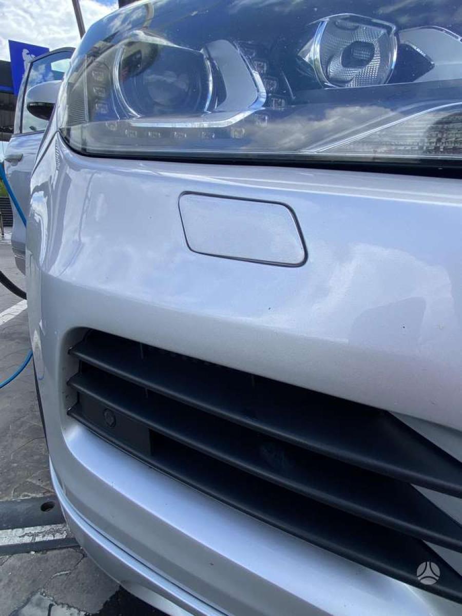 Grey Volkswagen Touareg 2012 in Vilnius, with an engine capacity of 2.97 L and mileage of 410 thousand km for 5999 €, photo 40 on AUTOMOTO.COM.LV