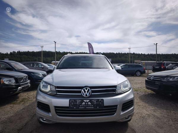 Grey Volkswagen Touareg 2012 in Vilnius, with an engine capacity of 3.00 L and mileage of 234 thousand km for 11950 €, photo 3 on AUTOMOTO.COM.LV
