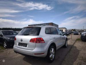 Pelēks Volkswagen Touareg 2012 Viļņa, ar dzinēja tilpumu 3.00 L un nobraukumu 234 tūkst. km par 11950 €, foto 5 vietnē AUTOMOTO.COM.LV