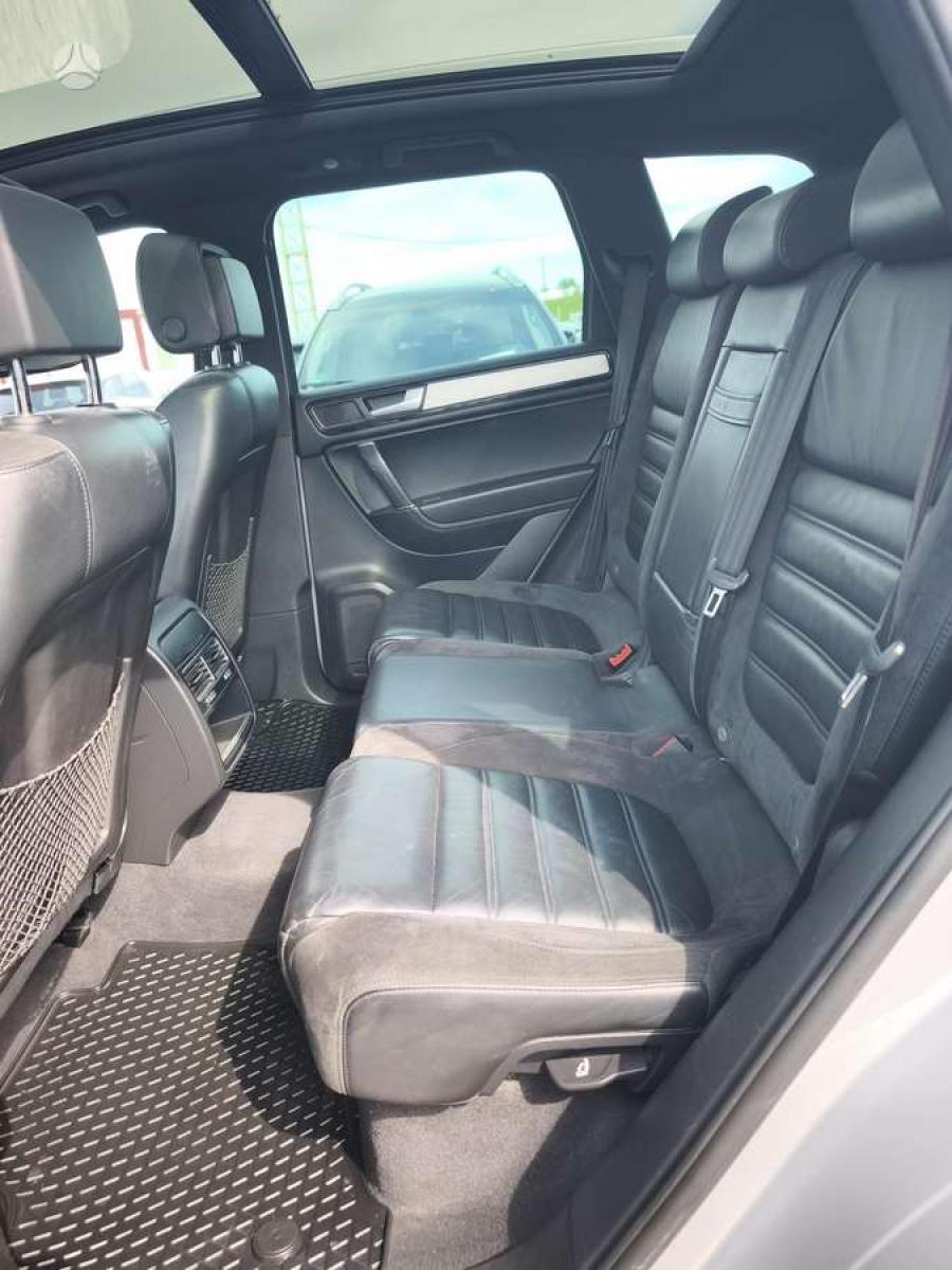 Pelēks Volkswagen Touareg 2012 Viļņa, ar dzinēja tilpumu 3.00 L un nobraukumu 234 tūkst. km par 11950 €, foto 11 vietnē AUTOMOTO.COM.LV