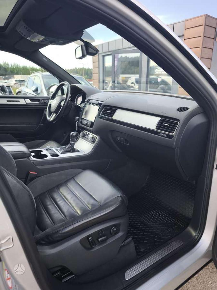 Pelēks Volkswagen Touareg 2012 Viļņa, ar dzinēja tilpumu 3.00 L un nobraukumu 234 tūkst. km par 11950 €, foto 12 vietnē AUTOMOTO.COM.LV