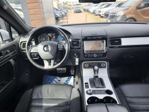 Pelēks Volkswagen Touareg 2012 Viļņa, ar dzinēja tilpumu 3.00 L un nobraukumu 234 tūkst. km par 11950 €, foto 15 vietnē AUTOMOTO.COM.LV
