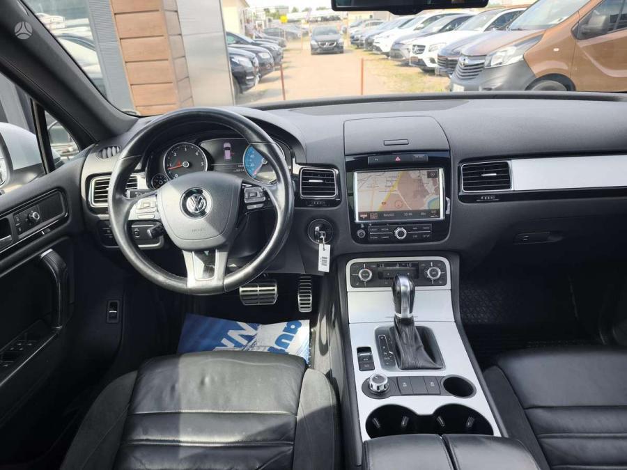 Pelēks Volkswagen Touareg 2012 Viļņa, ar dzinēja tilpumu 3.00 L un nobraukumu 234 tūkst. km par 11950 €, foto 15 vietnē AUTOMOTO.COM.LV