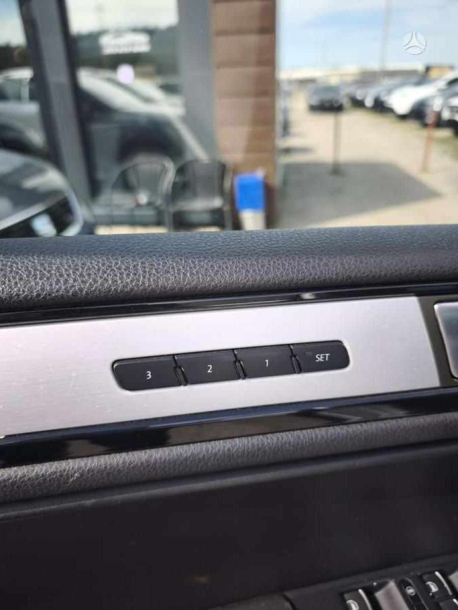 Pelēks Volkswagen Touareg 2012 Viļņa, ar dzinēja tilpumu 3.00 L un nobraukumu 234 tūkst. km par 11950 €, foto 16 vietnē AUTOMOTO.COM.LV