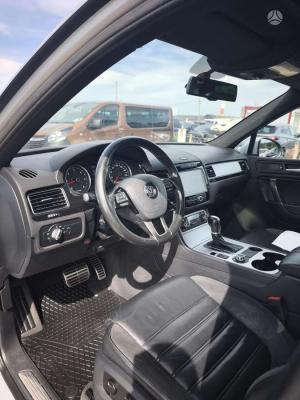 Pelēks Volkswagen Touareg 2012 Viļņa, ar dzinēja tilpumu 3.00 L un nobraukumu 234 tūkst. km par 11950 €, foto 18 vietnē AUTOMOTO.COM.LV