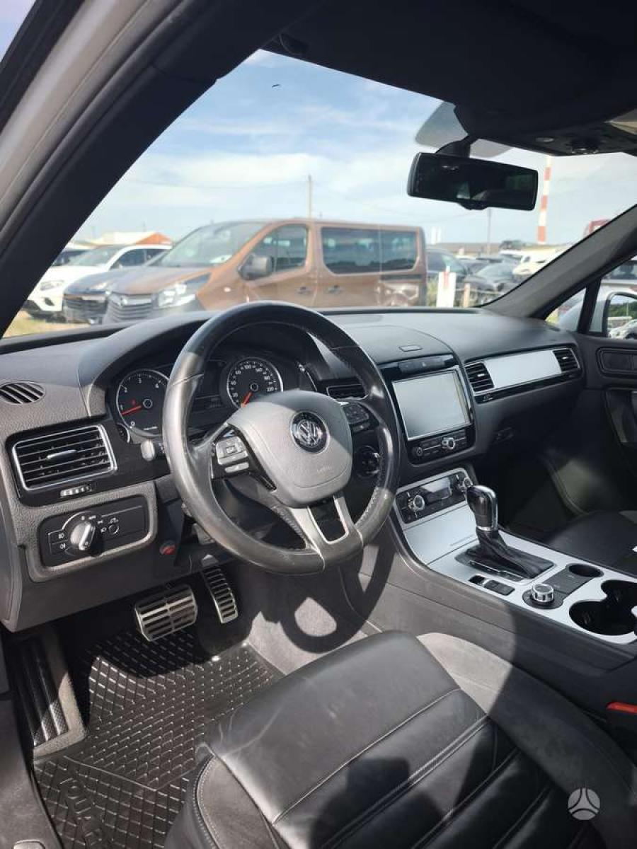 Pelēks Volkswagen Touareg 2012 Viļņa, ar dzinēja tilpumu 3.00 L un nobraukumu 234 tūkst. km par 11950 €, foto 19 vietnē AUTOMOTO.COM.LV