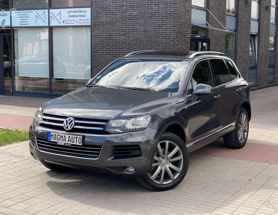 Grey Volkswagen Touareg 2012 in Marijampole, with an engine capacity of 2.97 L and mileage of 286 thousand km for 13550 €, photo 1 on AUTOMOTO.COM.LV