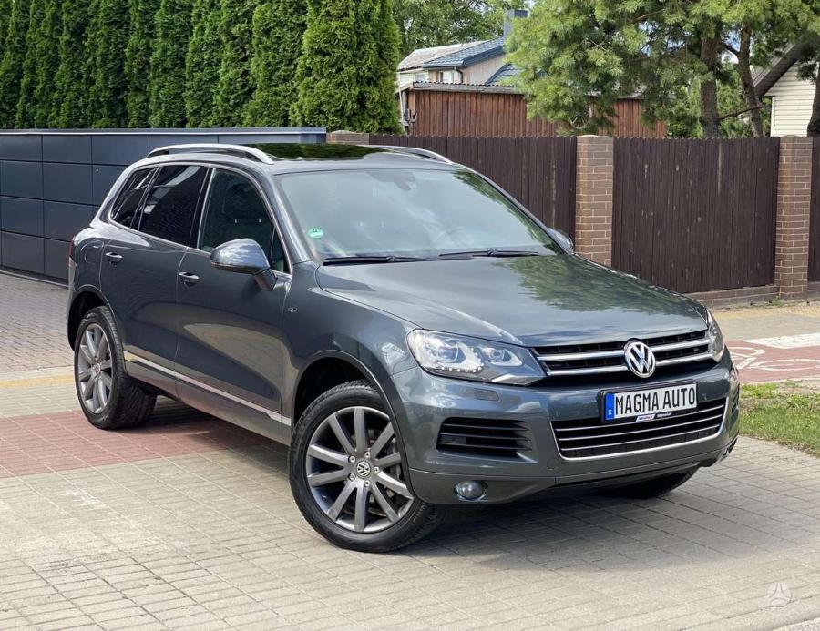 Grey Volkswagen Touareg 2012 in Marijampole, with an engine capacity of 2.97 L and mileage of 286 thousand km for 13550 €, photo 3 on AUTOMOTO.COM.LV