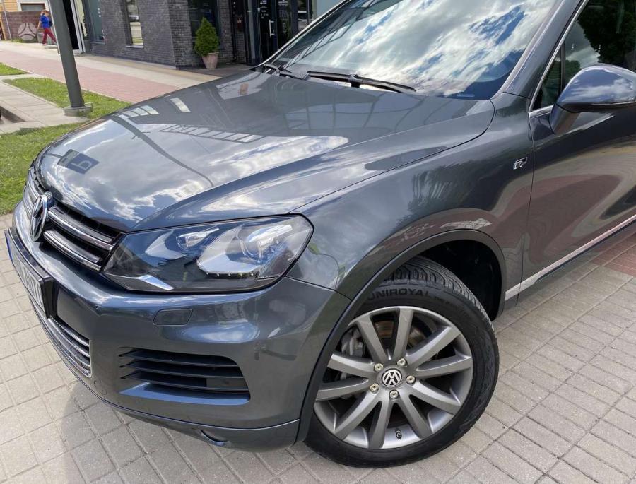 Grey Volkswagen Touareg 2012 in Marijampole, with an engine capacity of 2.97 L and mileage of 286 thousand km for 13550 €, photo 10 on AUTOMOTO.COM.LV