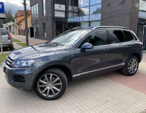 Grey Volkswagen Touareg 2012 in Marijampole, with an engine capacity of 2.97 L and mileage of 286 thousand km for 13550 €, photo 11 on AUTOMOTO.COM.LV