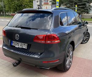 Grey Volkswagen Touareg 2012 in Marijampole, with an engine capacity of 2.97 L and mileage of 286 thousand km for 13550 €, photo 16 on AUTOMOTO.COM.LV