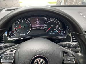 Grey Volkswagen Touareg 2012 in Marijampole, with an engine capacity of 2.97 L and mileage of 286 thousand km for 13550 €, photo 30 on AUTOMOTO.COM.LV