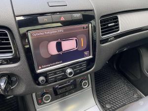 Grey Volkswagen Touareg 2012 in Marijampole, with an engine capacity of 2.97 L and mileage of 286 thousand km for 13550 €, photo 33 on AUTOMOTO.COM.LV