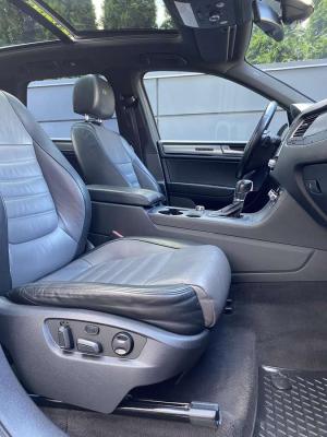 Grey Volkswagen Touareg 2012 in Marijampole, with an engine capacity of 2.97 L and mileage of 286 thousand km for 13550 €, photo 37 on AUTOMOTO.COM.LV