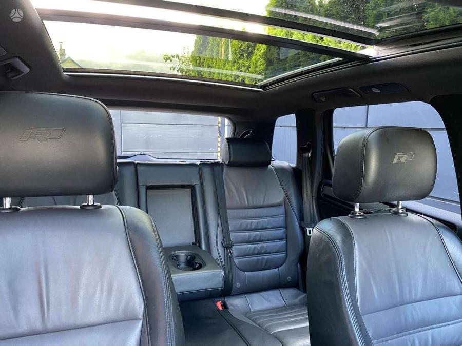 Grey Volkswagen Touareg 2012 in Marijampole, with an engine capacity of 2.97 L and mileage of 286 thousand km for 13550 €, photo 43 on AUTOMOTO.COM.LV