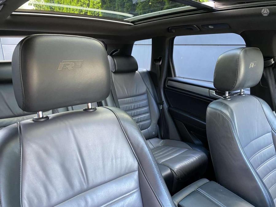 Grey Volkswagen Touareg 2012 in Marijampole, with an engine capacity of 2.97 L and mileage of 286 thousand km for 13550 €, photo 44 on AUTOMOTO.COM.LV
