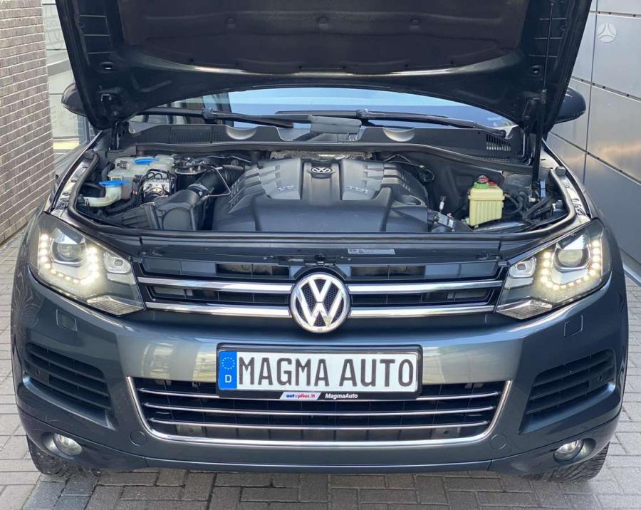 Grey Volkswagen Touareg 2012 in Marijampole, with an engine capacity of 2.97 L and mileage of 286 thousand km for 13550 €, photo 51 on AUTOMOTO.COM.LV
