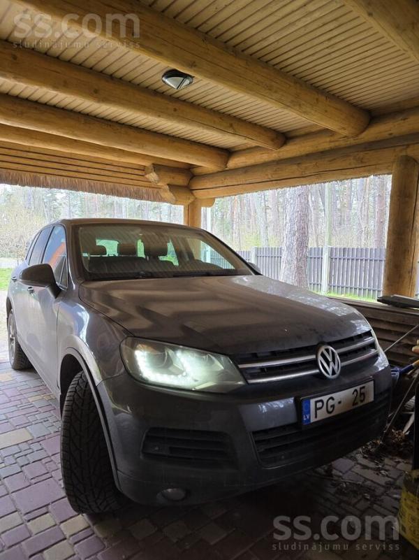 Pelēks Volkswagen Touareg 2012 Jūrmala, ar dzinēja tilpumu 3.00 L un nobraukumu 258 tūkst. km par 9500 €, foto 1 vietnē AUTOMOTO.COM.LV