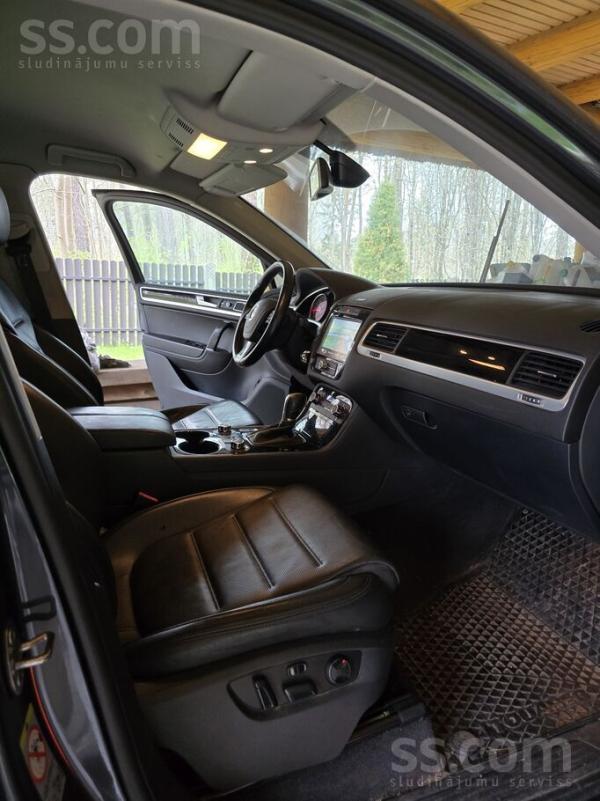 Pelēks Volkswagen Touareg 2012 Jūrmala, ar dzinēja tilpumu 3.00 L un nobraukumu 258 tūkst. km par 9500 €, foto 10 vietnē AUTOMOTO.COM.LV