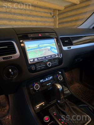 Pelēks Volkswagen Touareg 2012 Jūrmala, ar dzinēja tilpumu 3.00 L un nobraukumu 258 tūkst. km par 9500 €, foto 17 vietnē AUTOMOTO.COM.LV