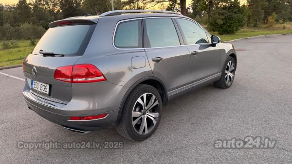 Pelēks Volkswagen Touareg 2012 Tallina, ar dzinēja tilpumu 4.20 L un nobraukumu 390 tūkst. km par 11900 €, foto 3 vietnē AUTOMOTO.COM.LV