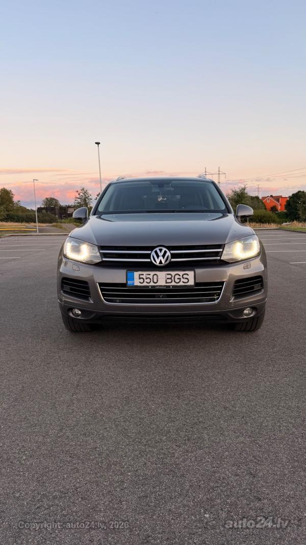 Pelēks Volkswagen Touareg 2012 Tallina, ar dzinēja tilpumu 4.20 L un nobraukumu 390 tūkst. km par 11900 €, foto 4 vietnē AUTOMOTO.COM.LV