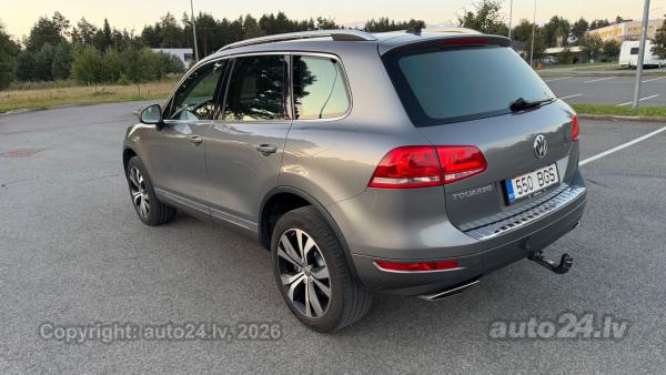 Pelēks Volkswagen Touareg 2012 Tallina, ar dzinēja tilpumu 4.20 L un nobraukumu 390 tūkst. km par 11900 €, foto 6 vietnē AUTOMOTO.COM.LV