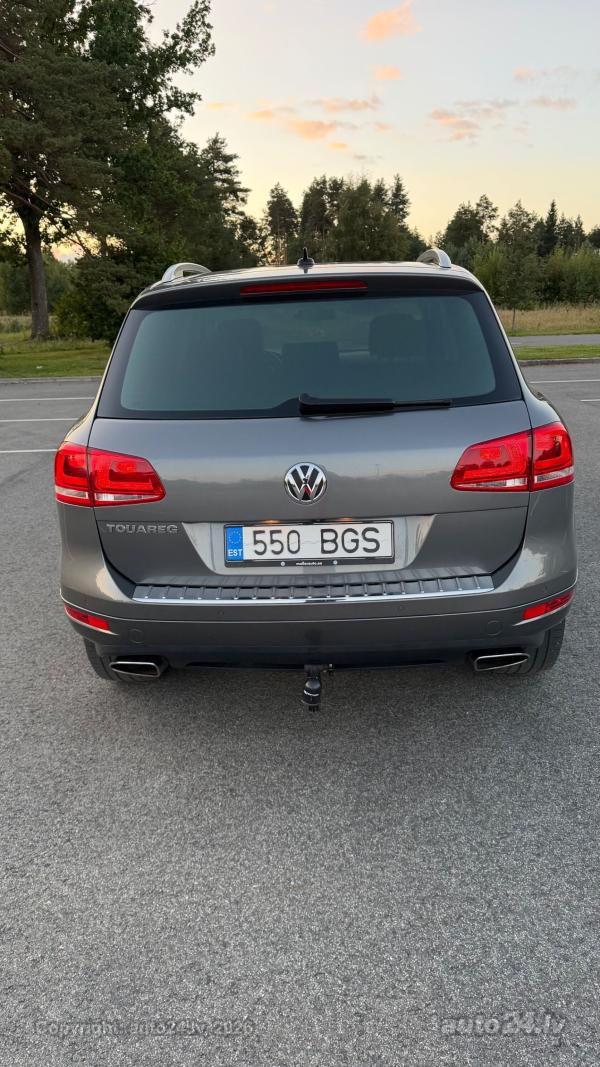 Pelēks Volkswagen Touareg 2012 Tallina, ar dzinēja tilpumu 4.20 L un nobraukumu 390 tūkst. km par 11900 €, foto 7 vietnē AUTOMOTO.COM.LV